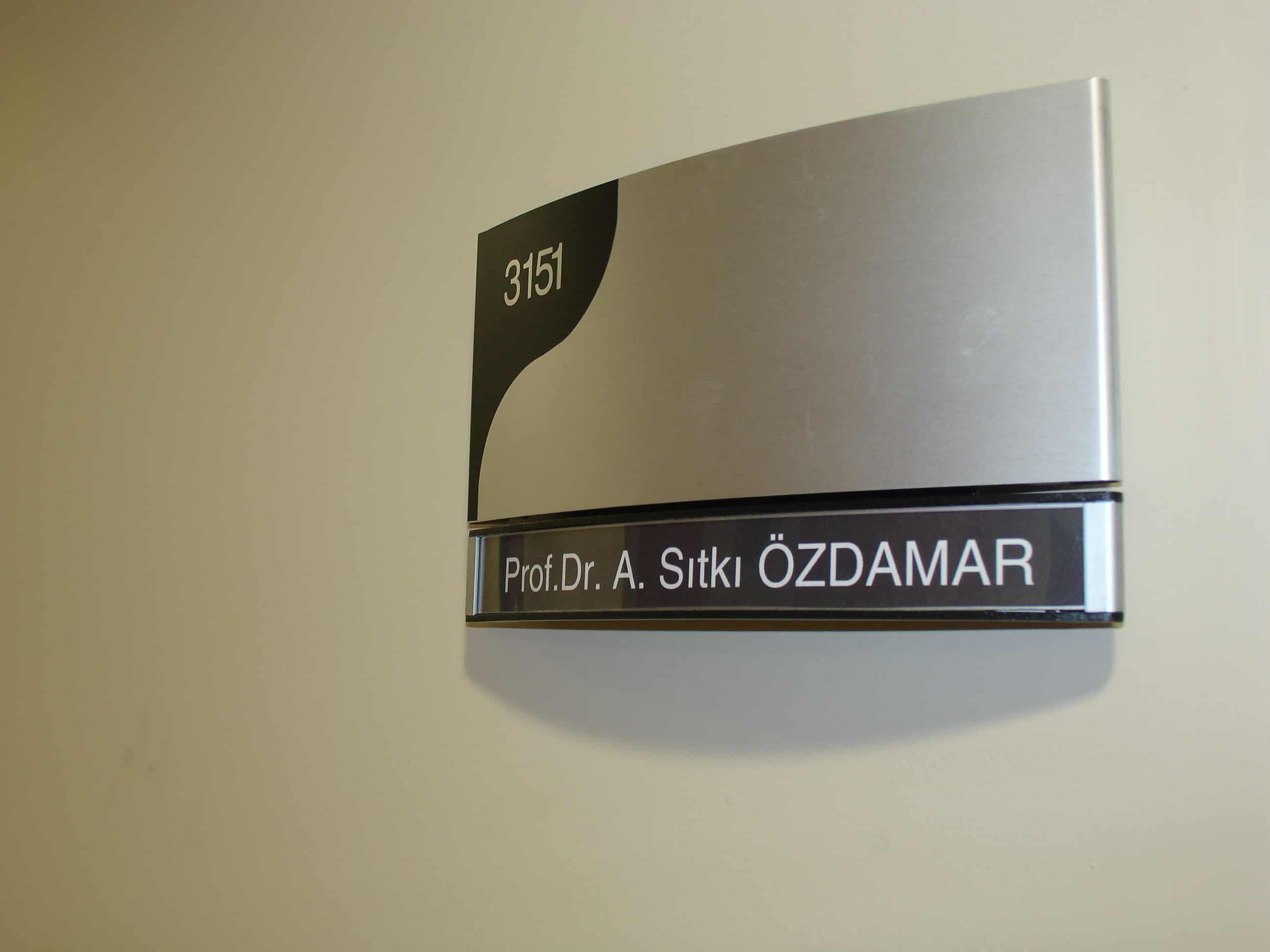 Modular X Curve Sign System | Select Sign Systems